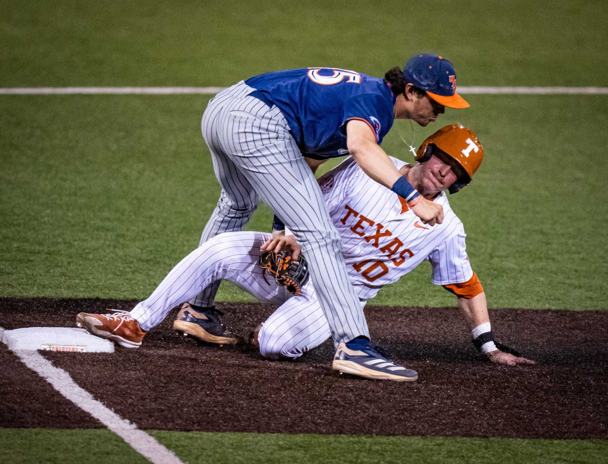 Texas baseball vs UTSA: Replay, highlights