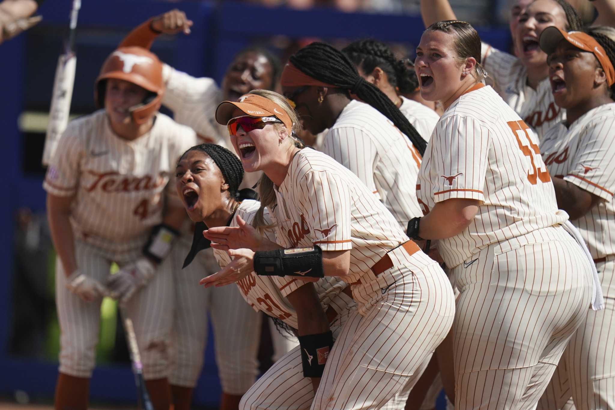 Texas beats Oklahoma to remain undefeated in WCWS