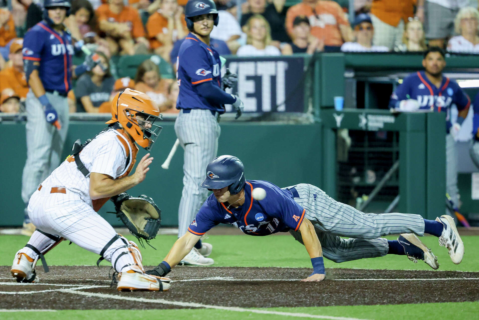 UTSA baseball beats Texas, sits one win from first super regional