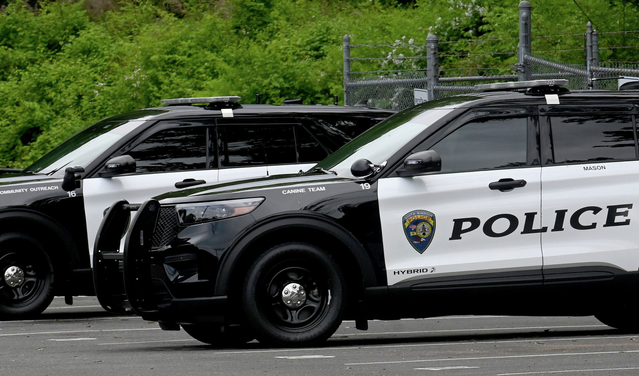 Driver remains at large after fleeing South Windsor crash, police say