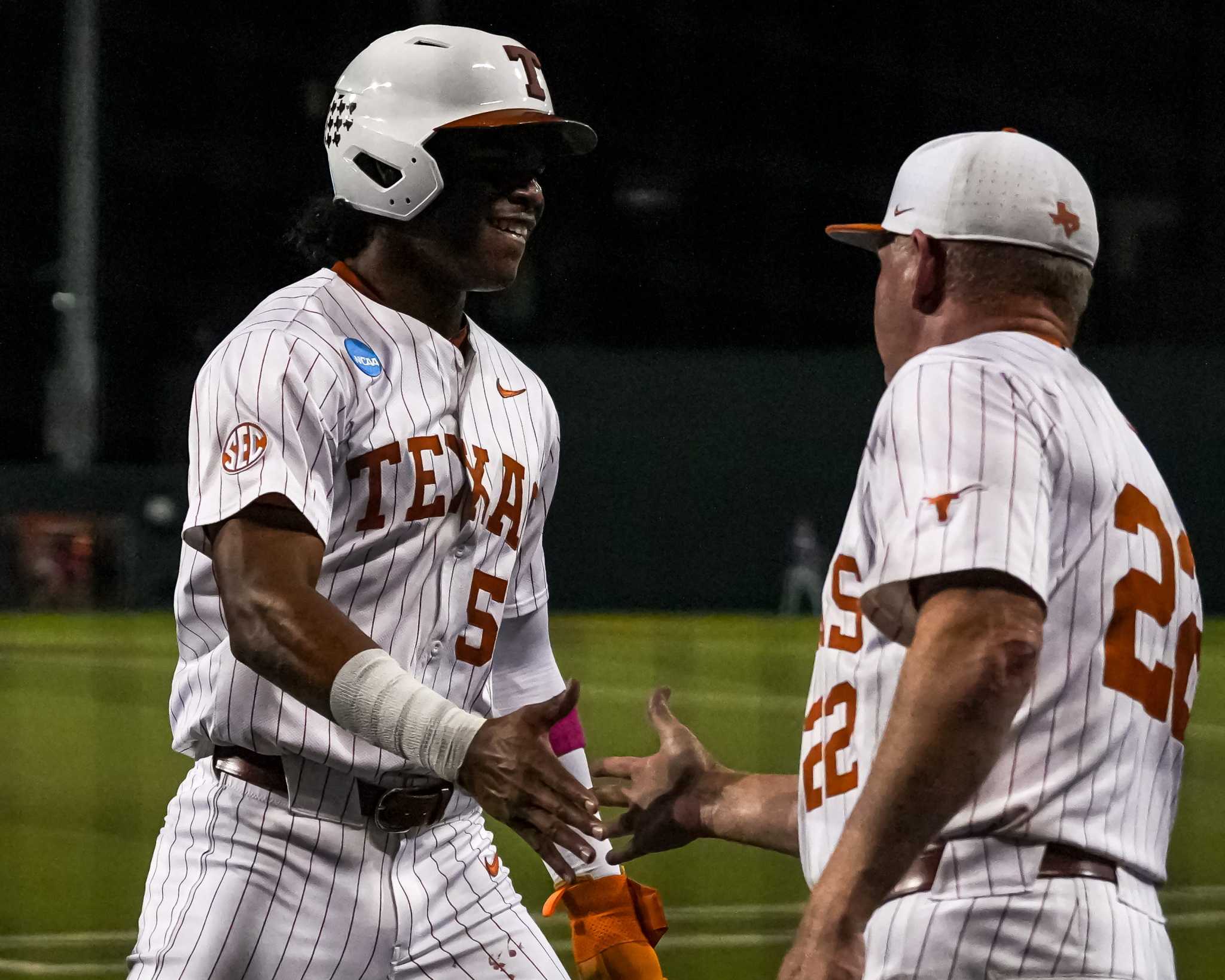 Texas baseball's season is on the brink after non-clutch loss to UTSA ...