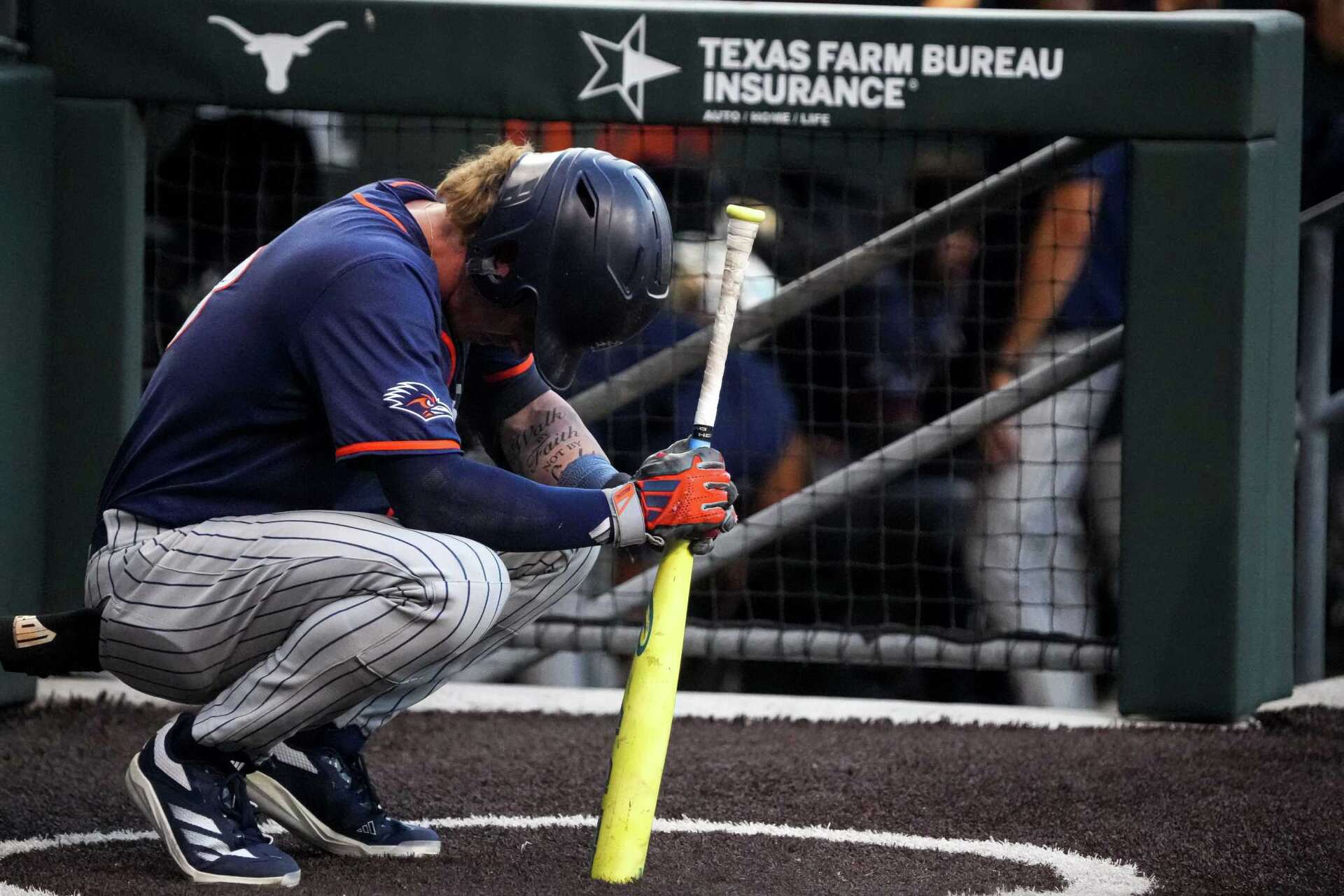 Texas baseball's season is on the brink after non-clutch loss to UTSA ...