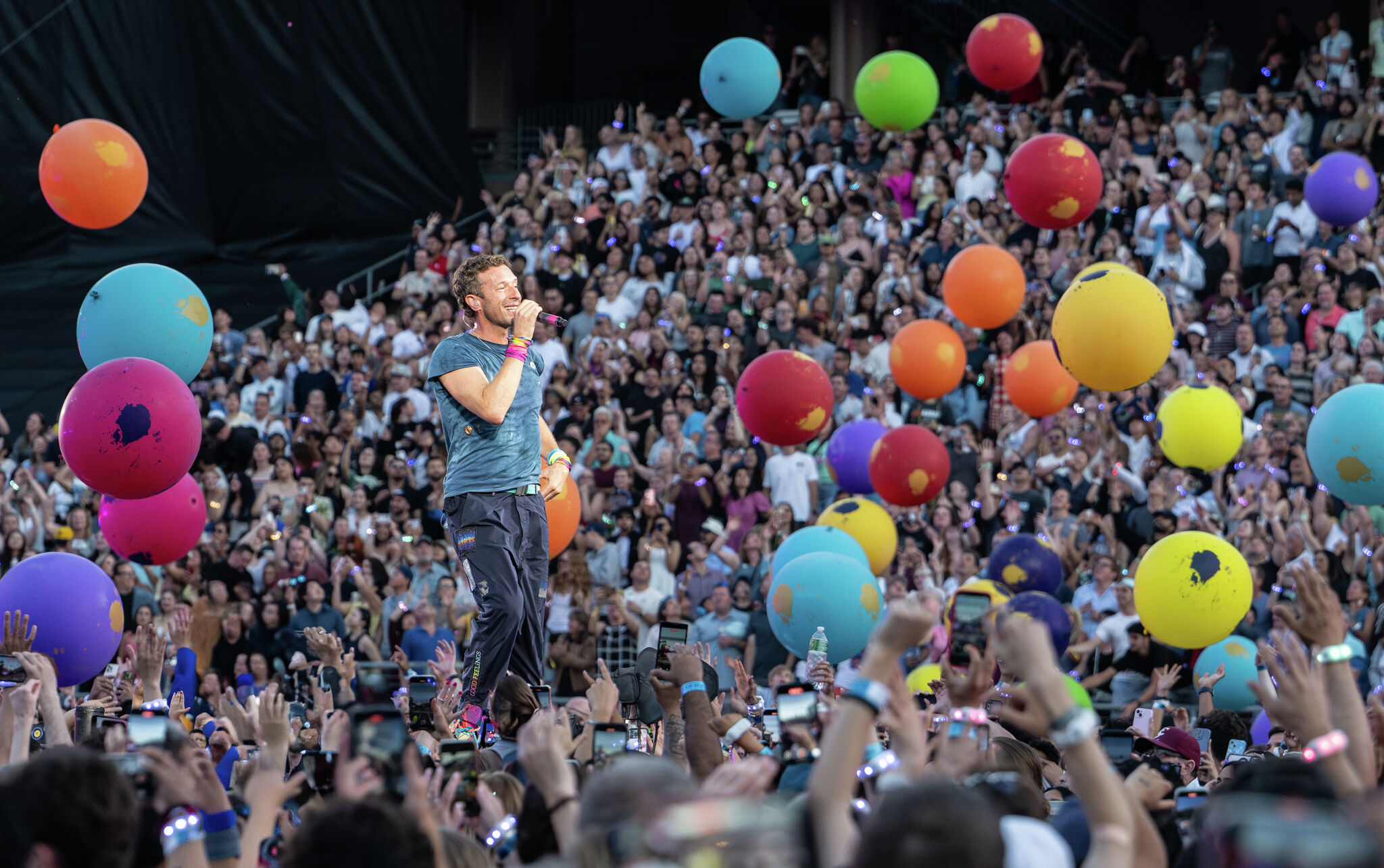 Coldplay responds to Palestinian flag at Stanford Stadium
