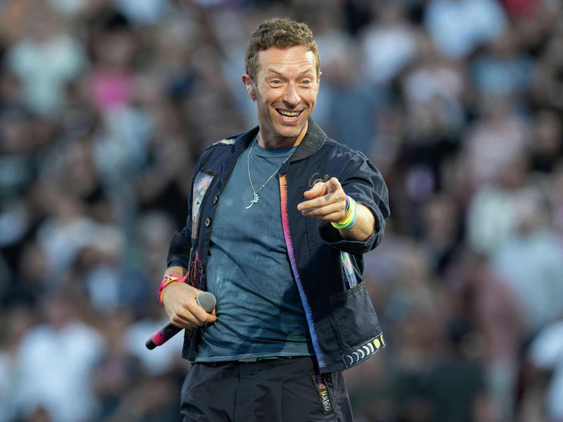 Coldplay responds to Palestinian flag at Stanford Stadium
