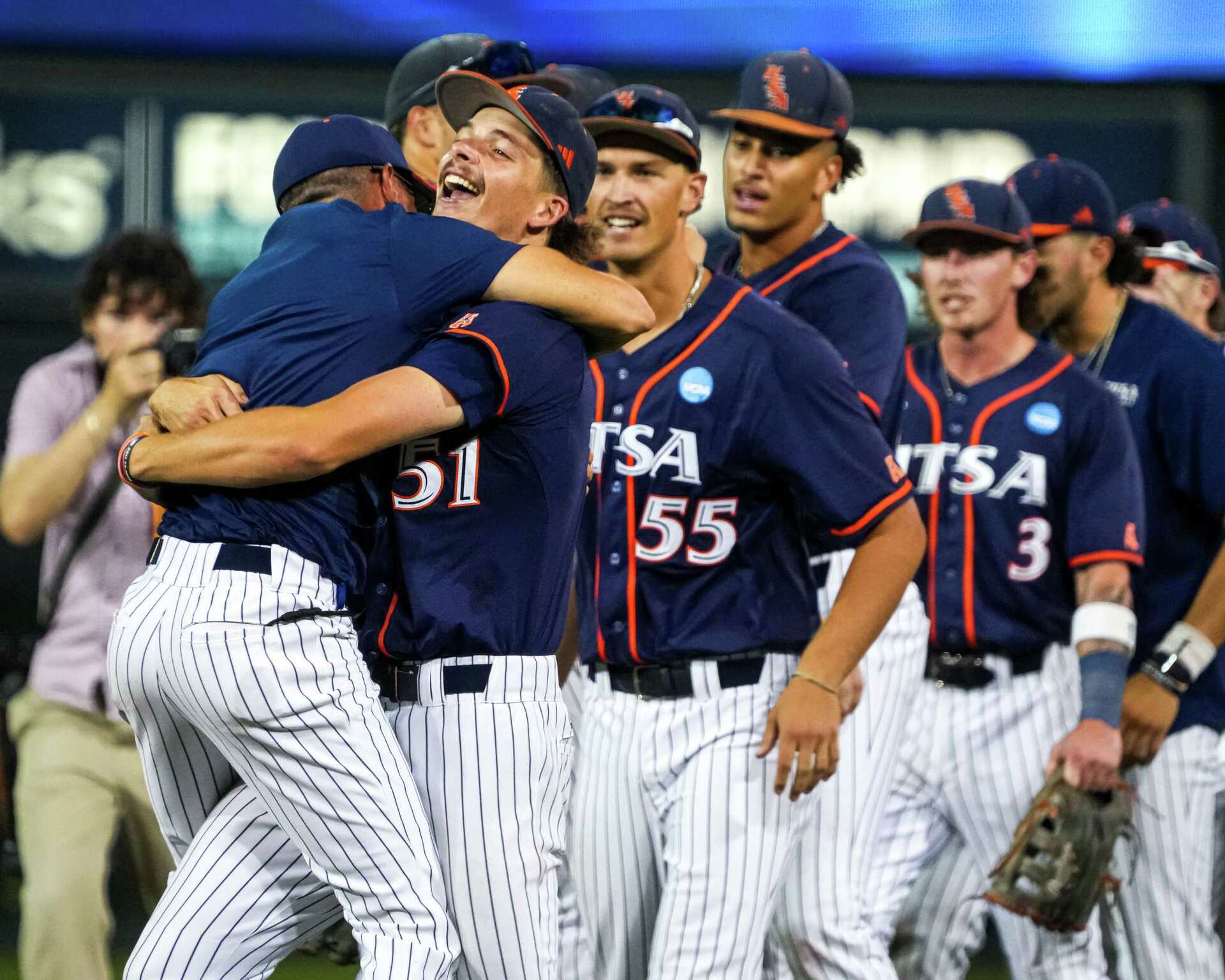 Texas' baseball season ends with upset loss to UTSA in Austin regional