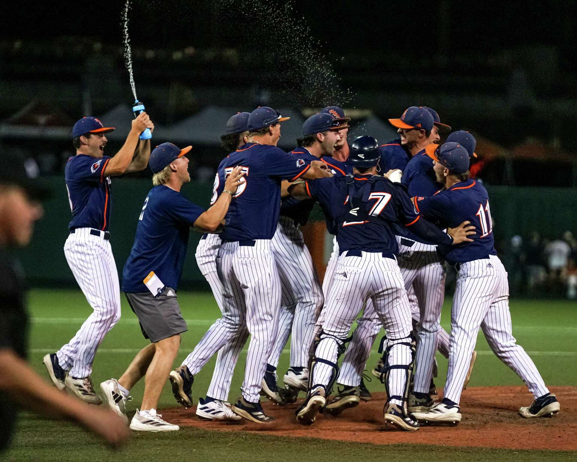 Texas' baseball season ends with upset loss to UTSA in Austin regional