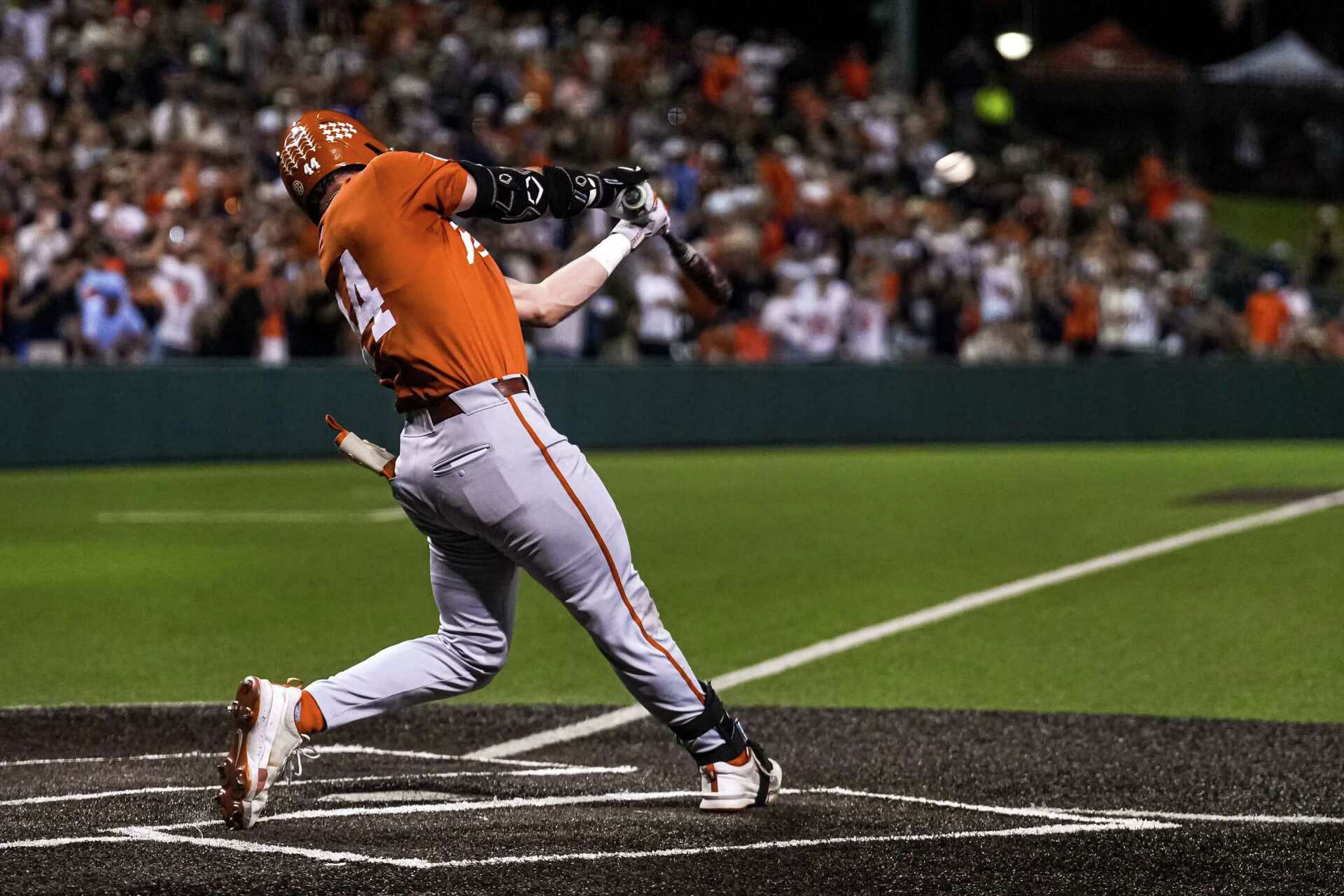 Texas' baseball season ends with upset loss to UTSA in Austin regional