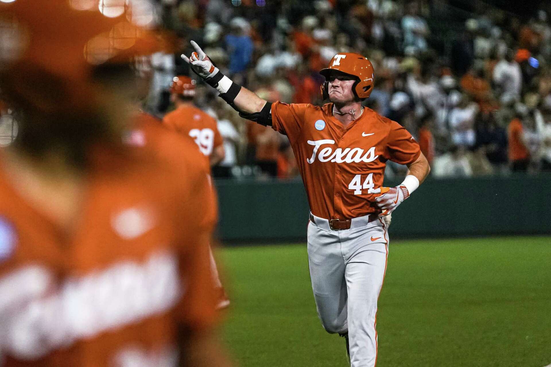 Texas' baseball season ends with upset loss to UTSA in Austin regional