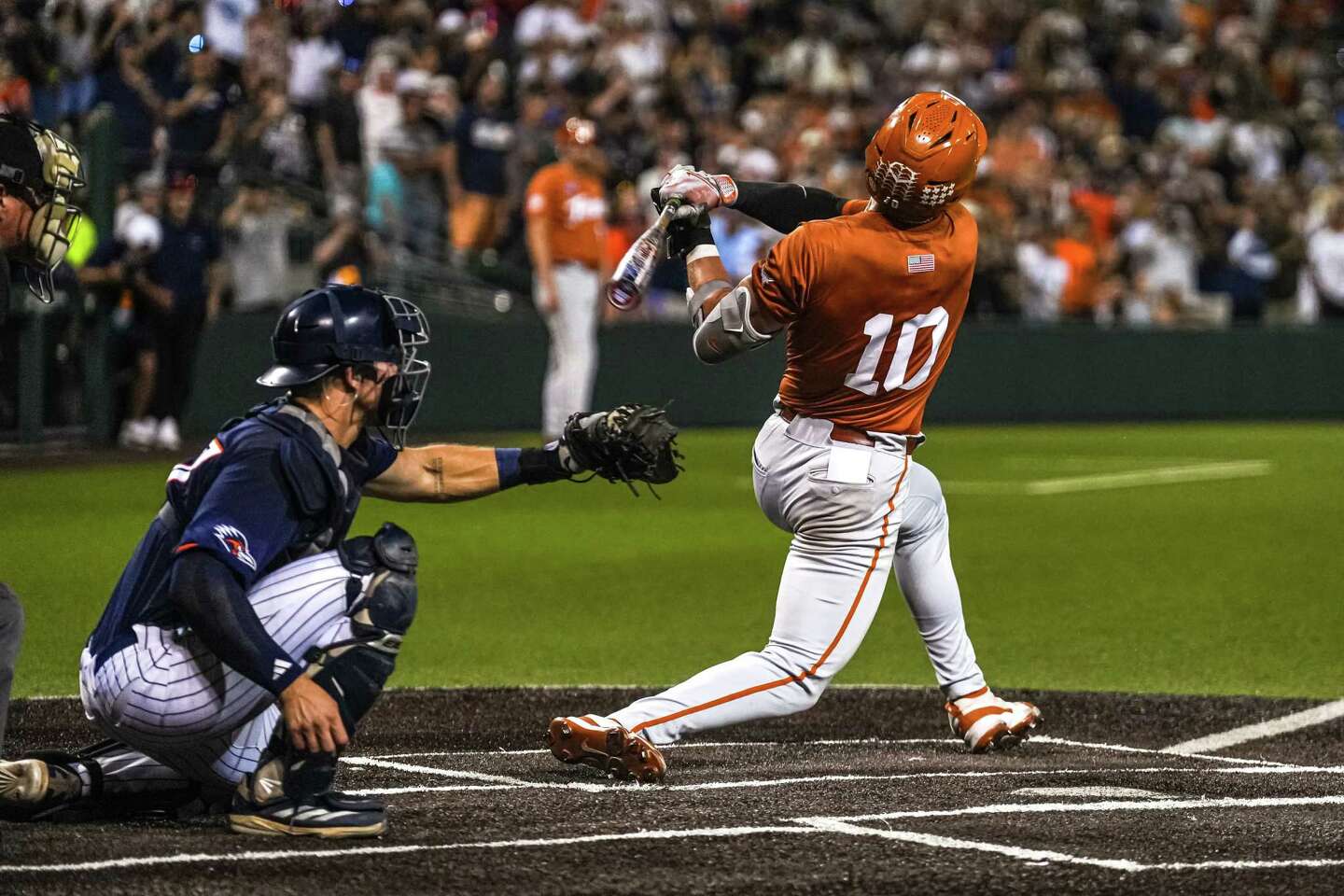 Texas' baseball season ends with upset loss to UTSA in Austin regional