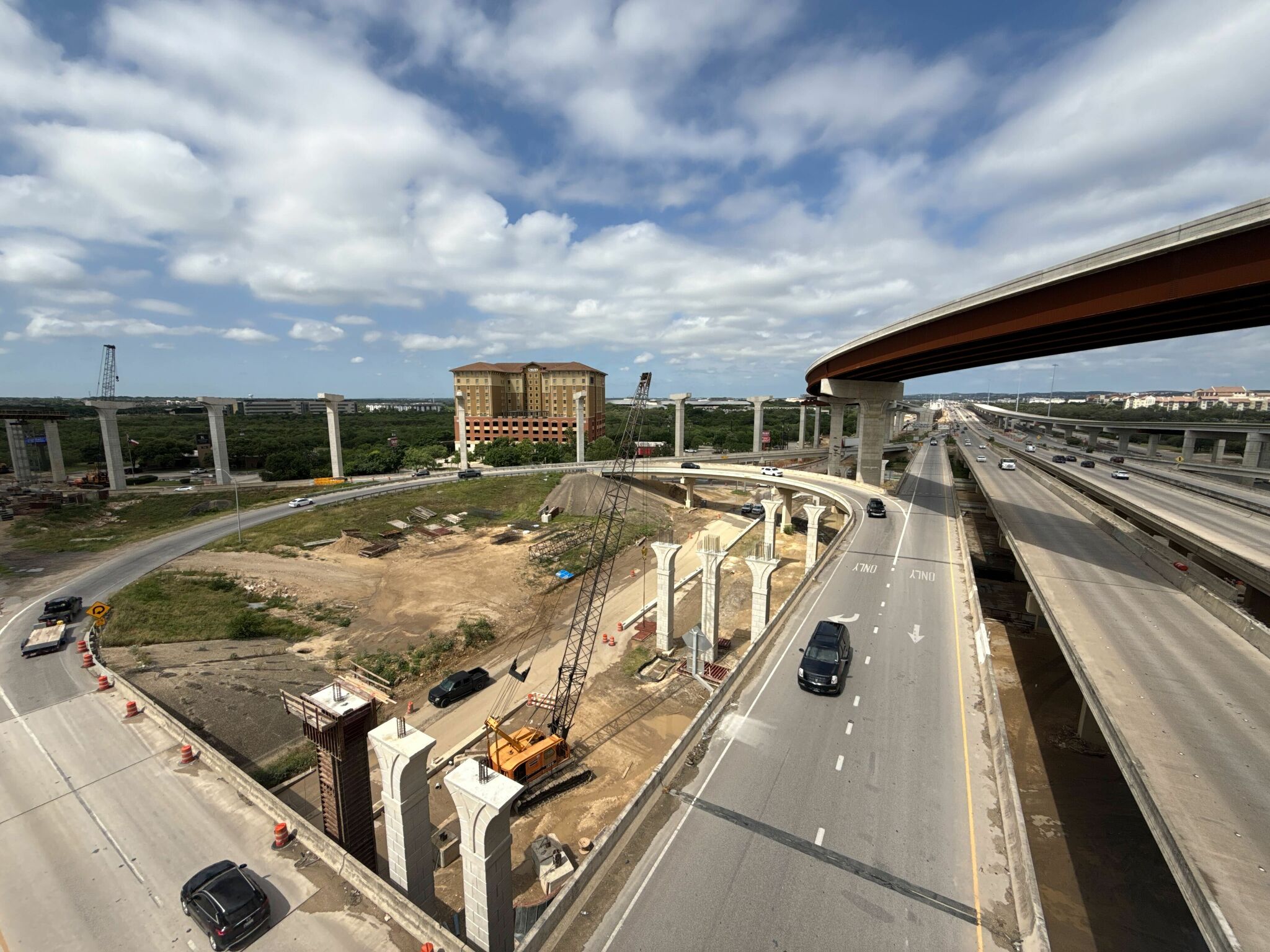 Deadly crash shuts down major Austin highway, TxDOT warnss
