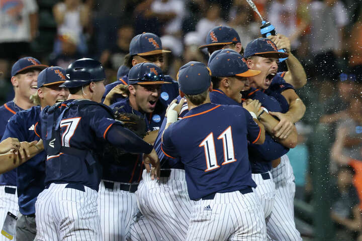 Baseball fans roast Texas after UTSA sweeps regional games