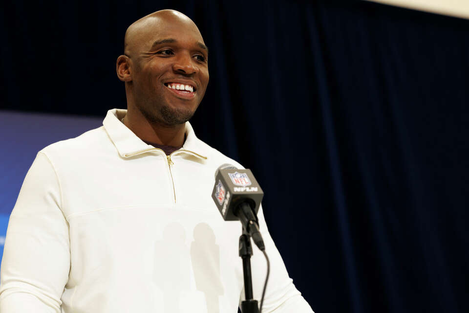 Alabama legend and Texans coach DeMeco Ryans earns HOF recognition