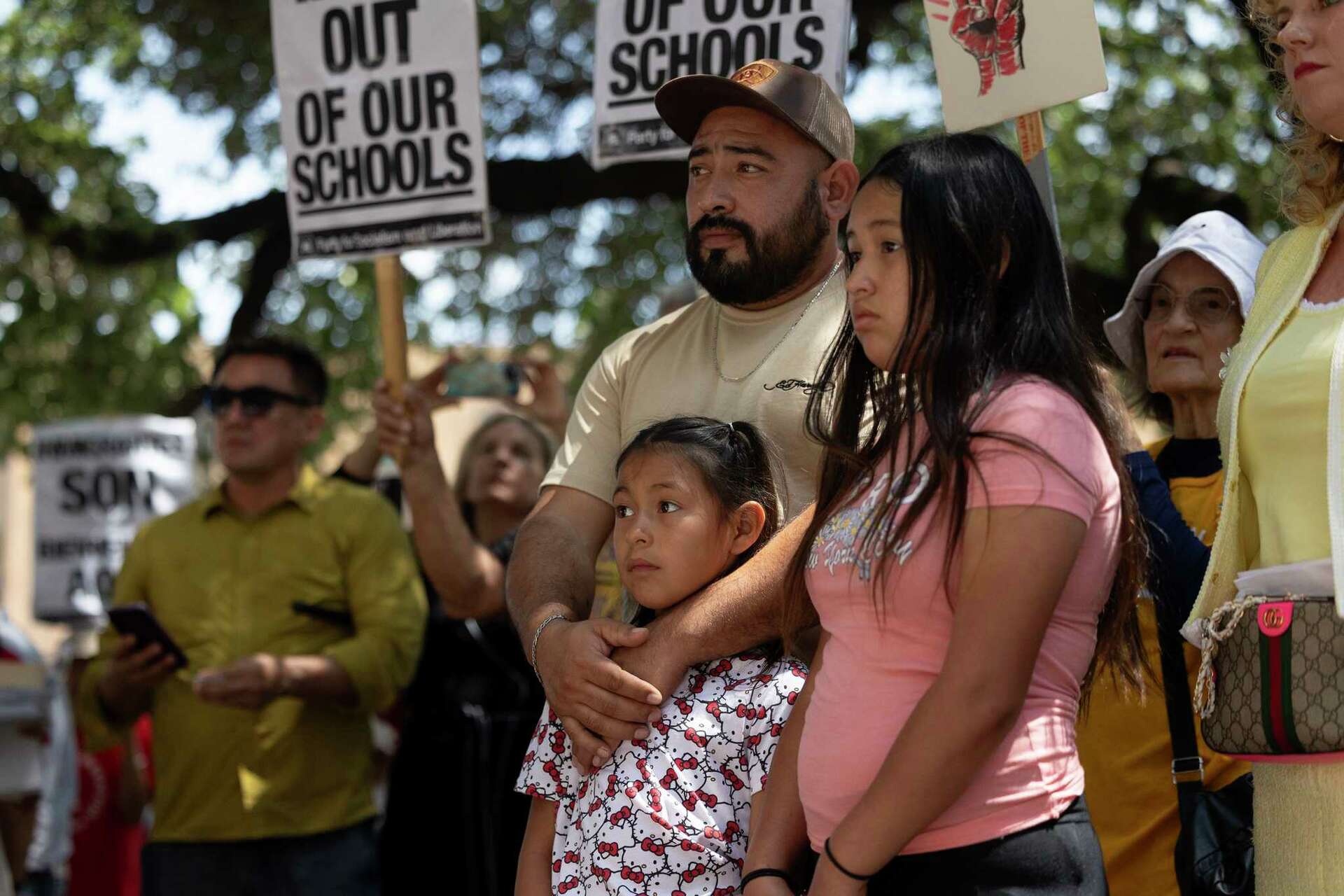 Migrant advocacy groups criticize ICE arrests at San Antonio court