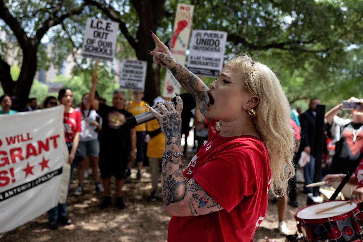 Migrant advocacy groups criticize ICE arrests at San Antonio court