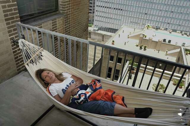 Downtown Houston population surges as residents seek urban lifestyle