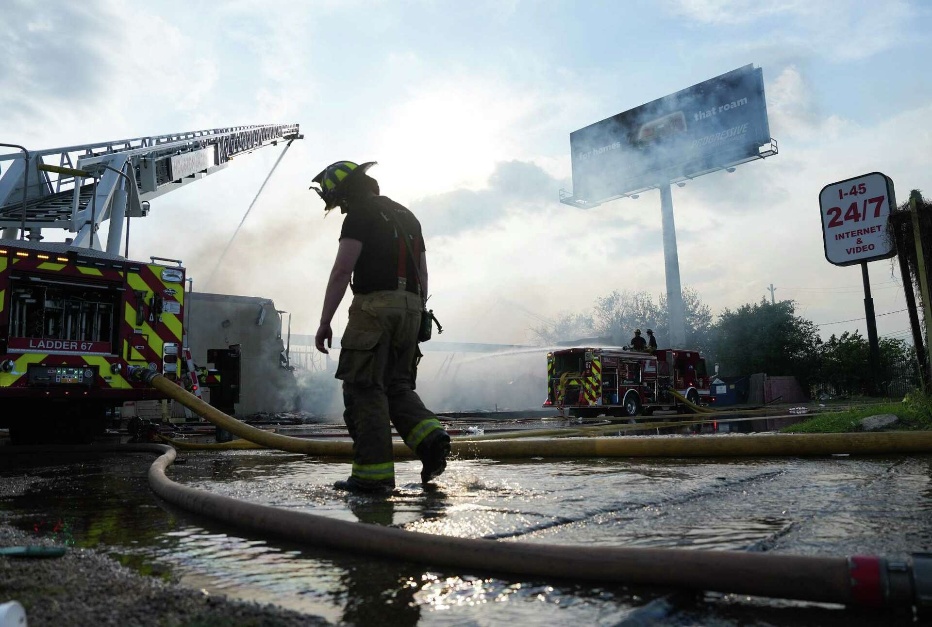 Large commercial fire in north Houston extinguished, HFD officials say