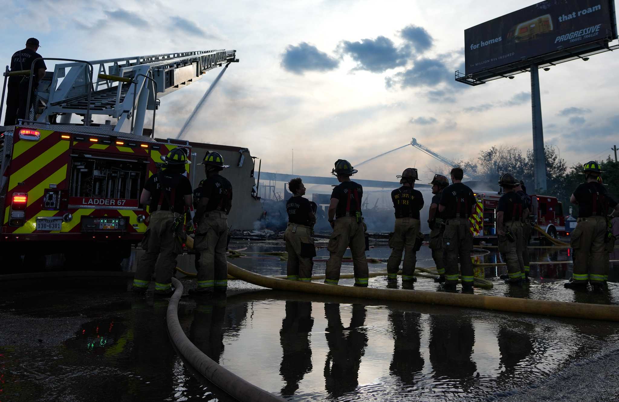 Large commercial fire in north Houston extinguished, HFD officials say