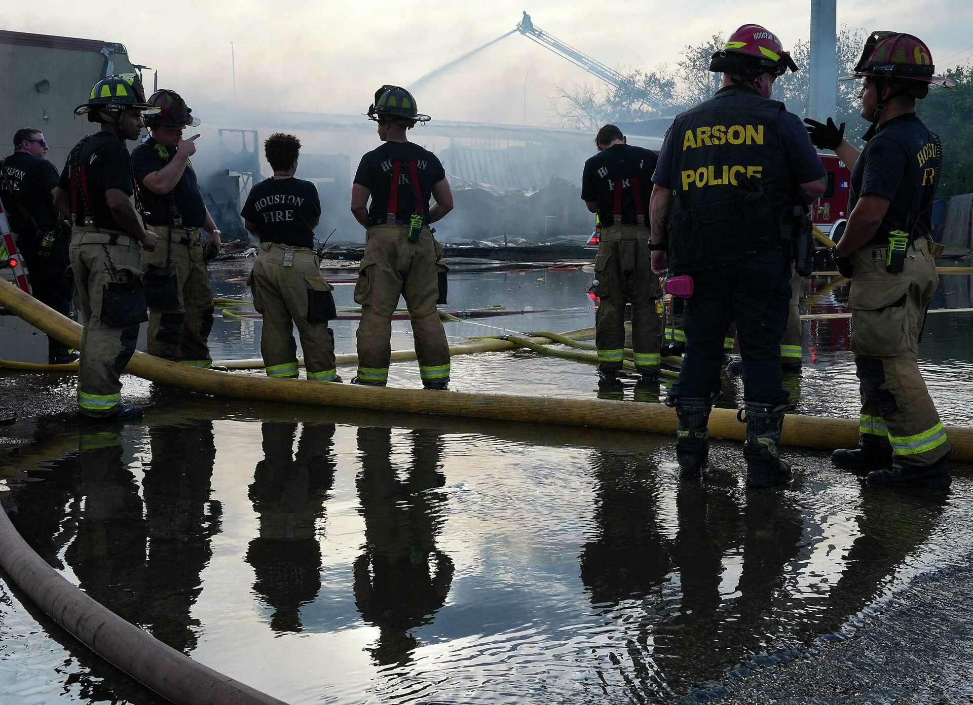 Large commercial fire in north Houston extinguished, HFD officials say