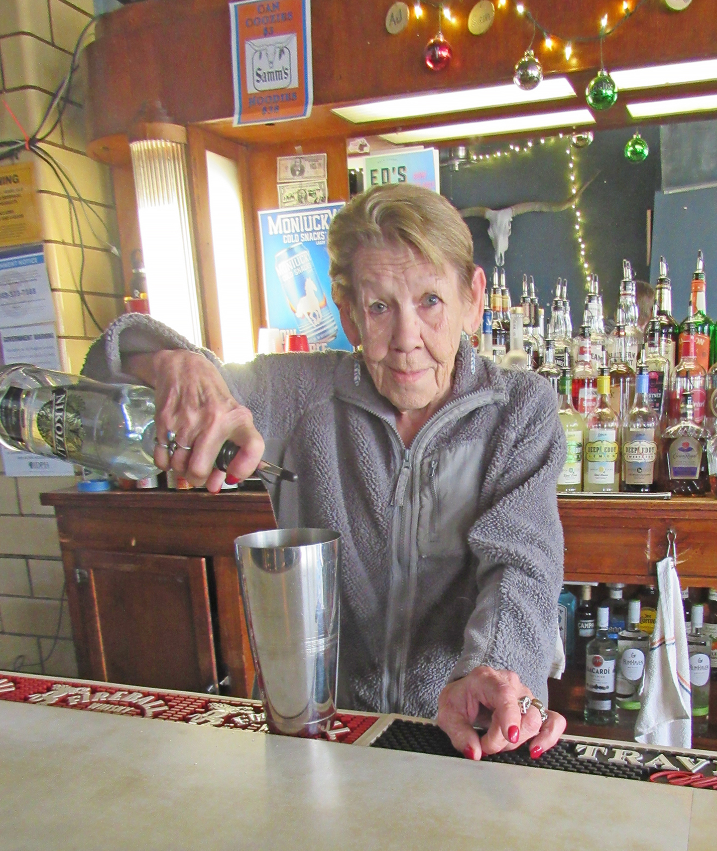 Longtime Edwardsville IL bartender retires at age 80