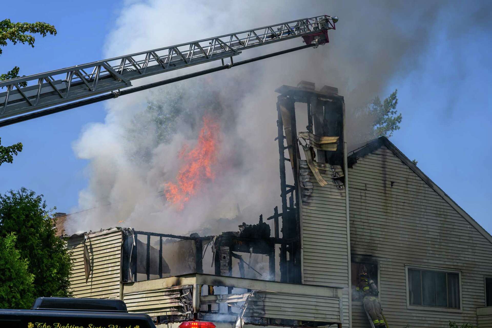 Fire damages apartment building in Halfmoon