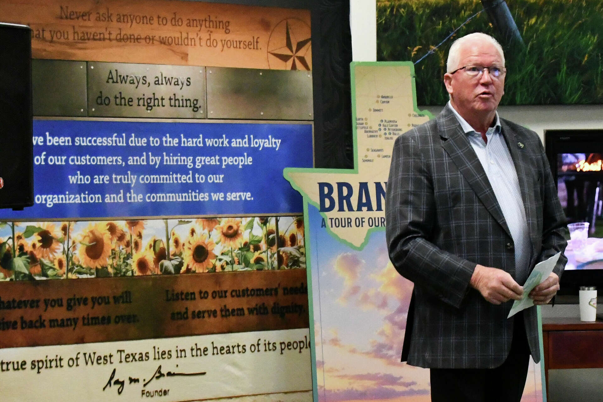 Plainview welcomes First United Bank with ribbon-cutting event