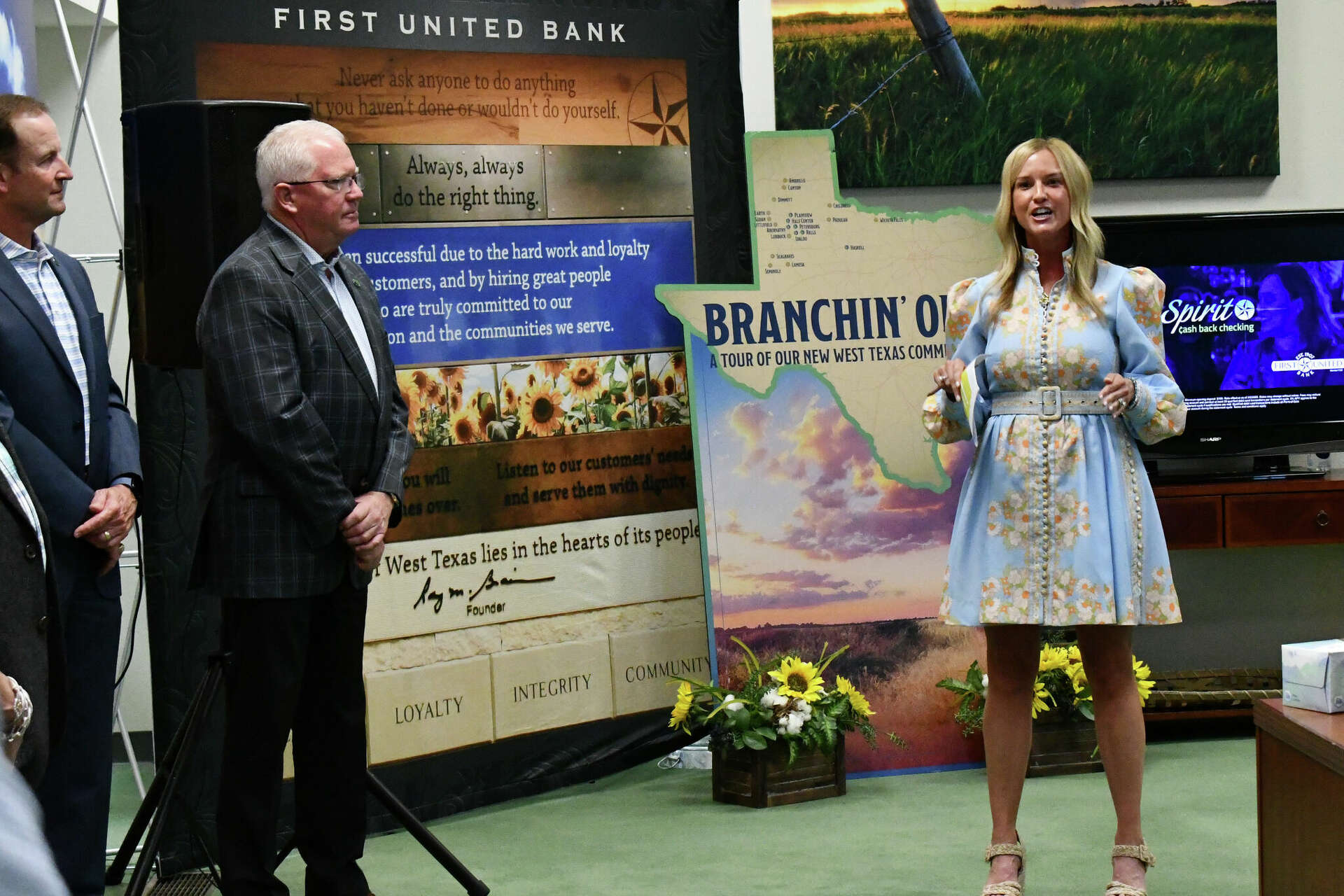 Plainview welcomes First United Bank with ribbon-cutting event
