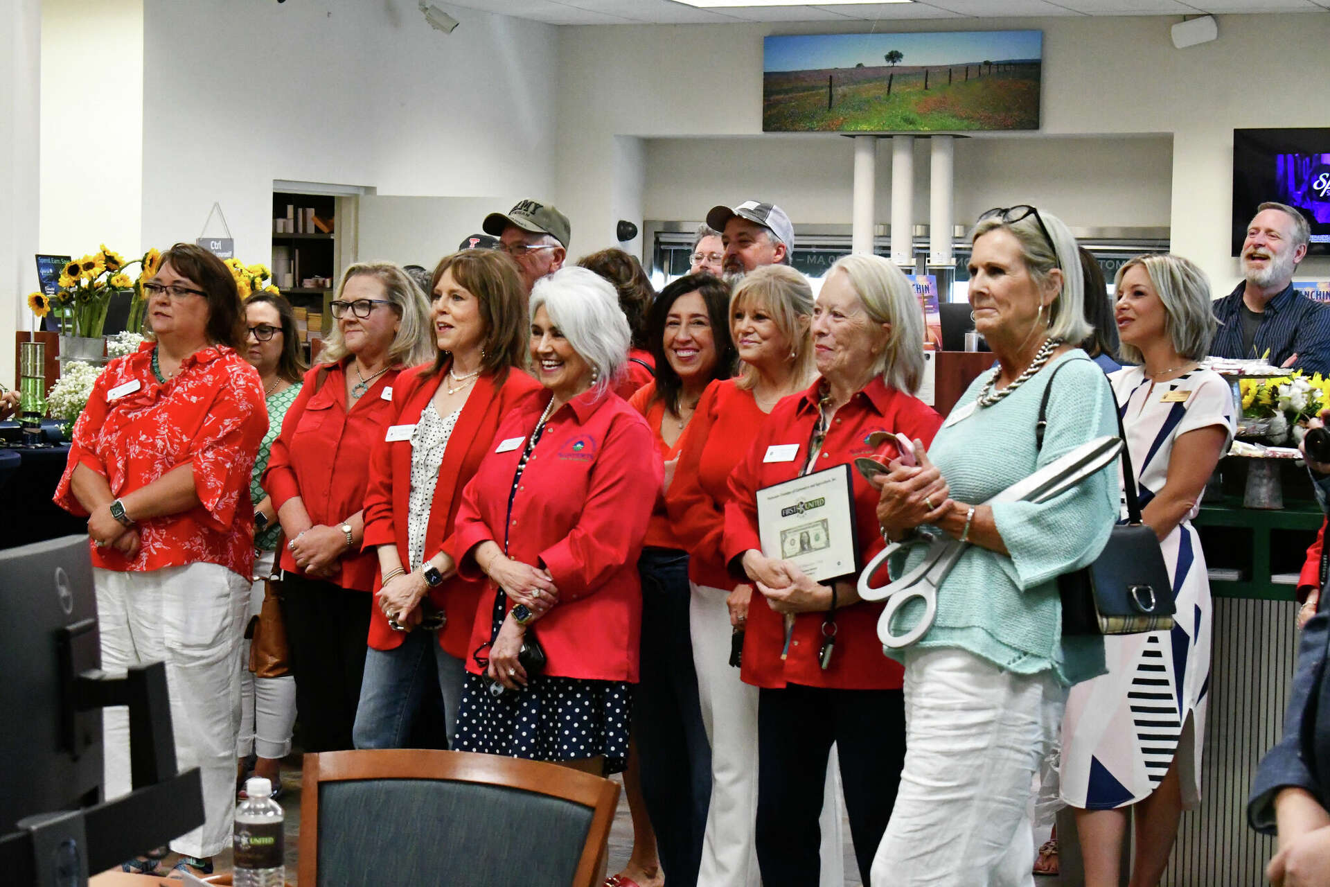 Plainview welcomes First United Bank with ribbon-cutting event