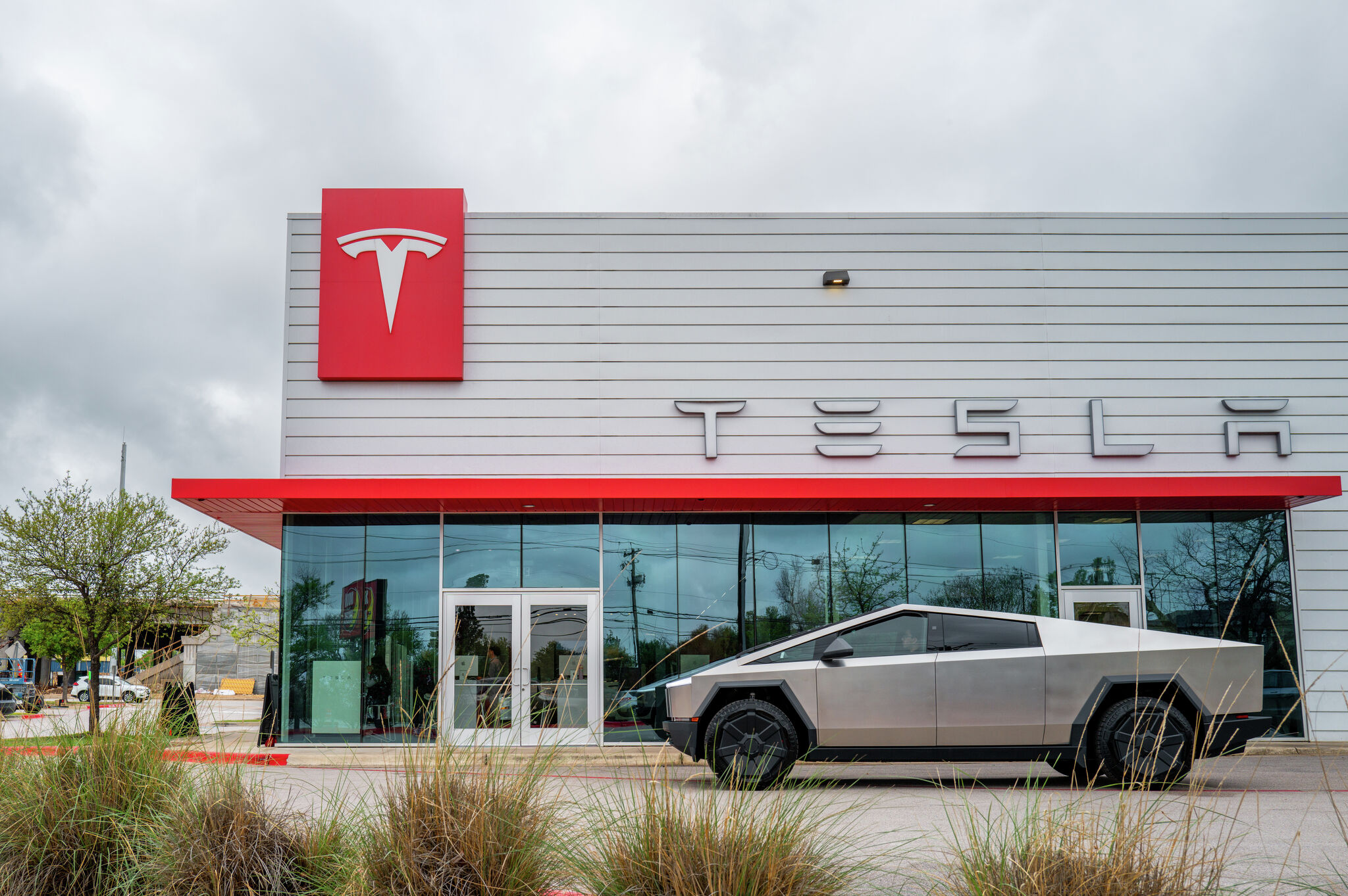 Tesla expands in Texas with new lease