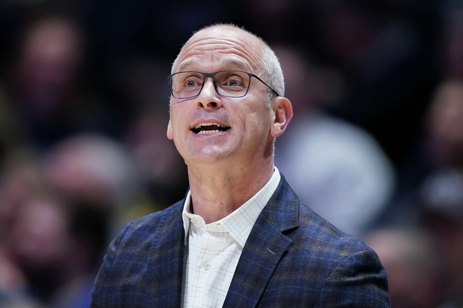 Dan Hurley raising money for UConn with Cameo messages