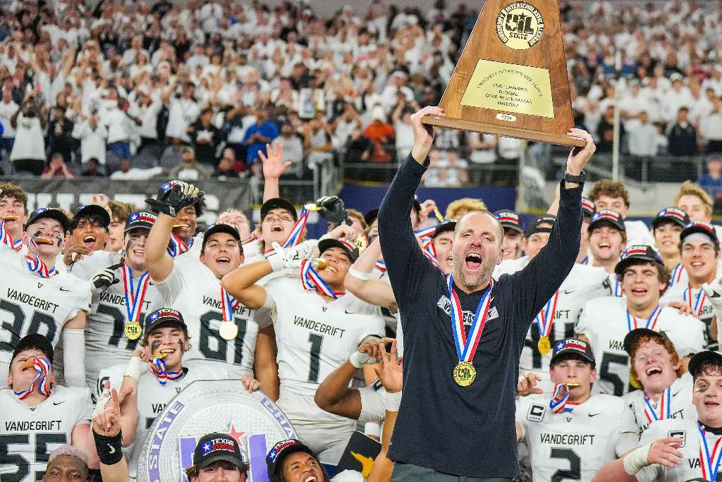 Austin-area high school awards show honors top athletes and teams