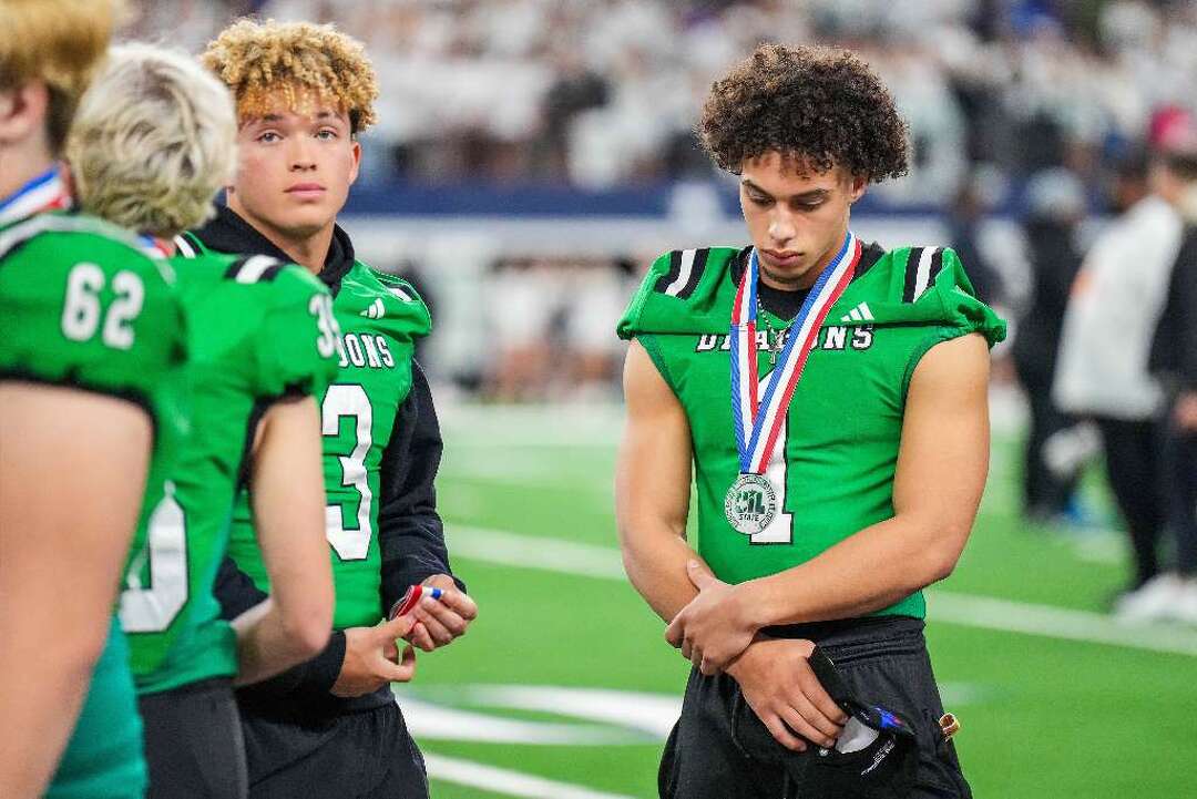 Vandegrift football stifles Southlake Carroll to win first UIL state title