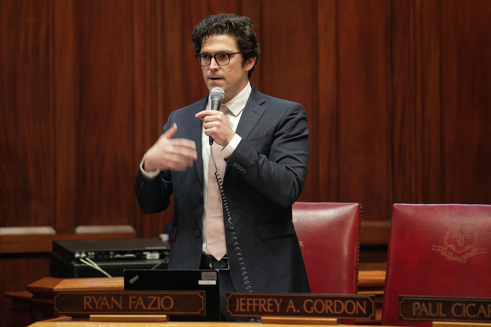 Who is the CT senator seeking the GOP nomination for governor?