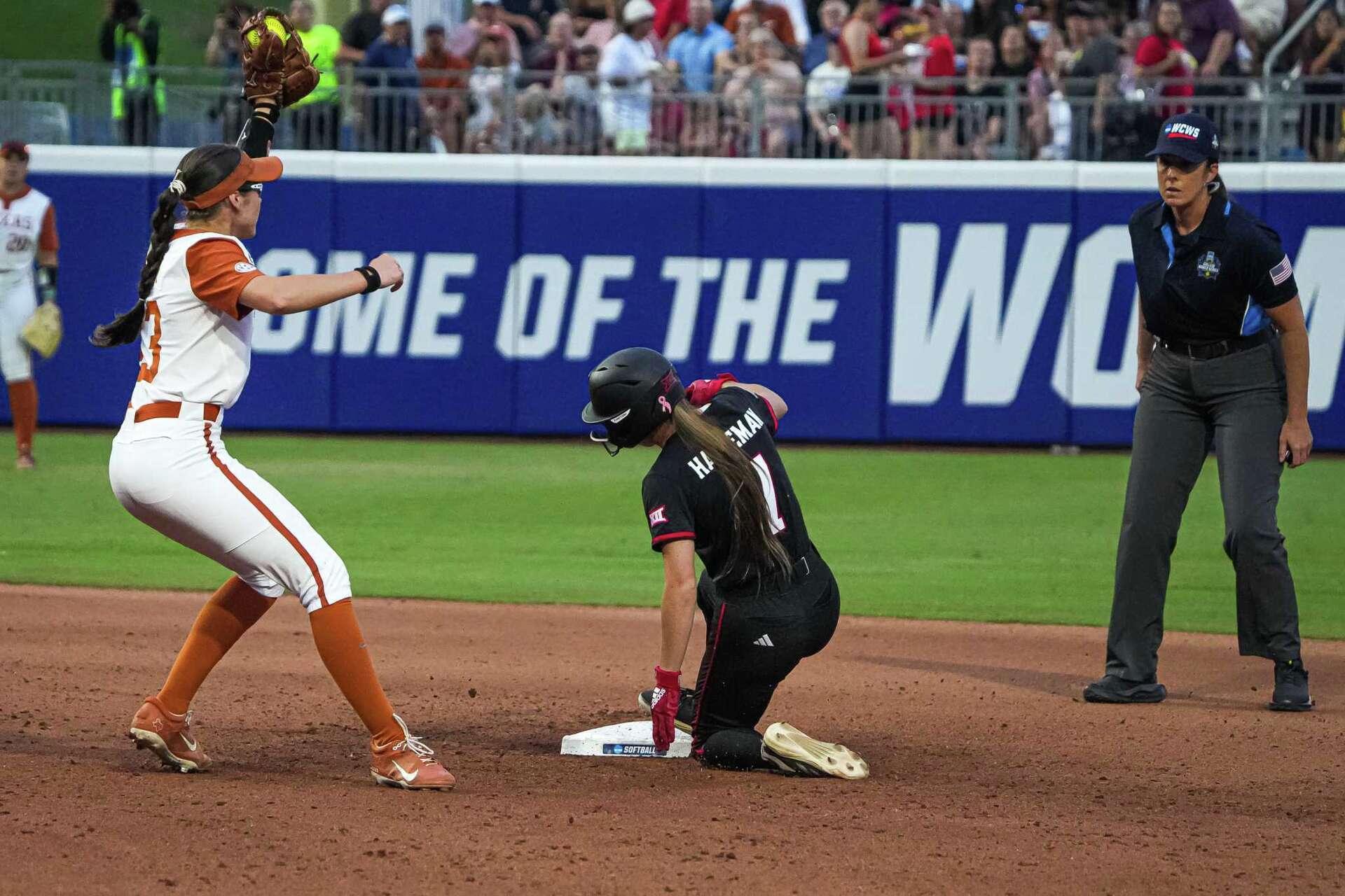 Did Texas softball's Leighann Goode commit obstruction in 2025 WCWS?