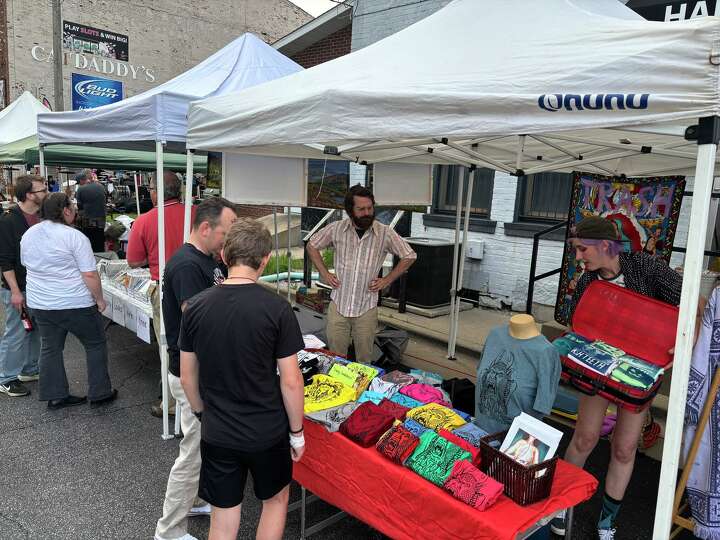 Alton Night Market draws crowd to new downtown location for 2025