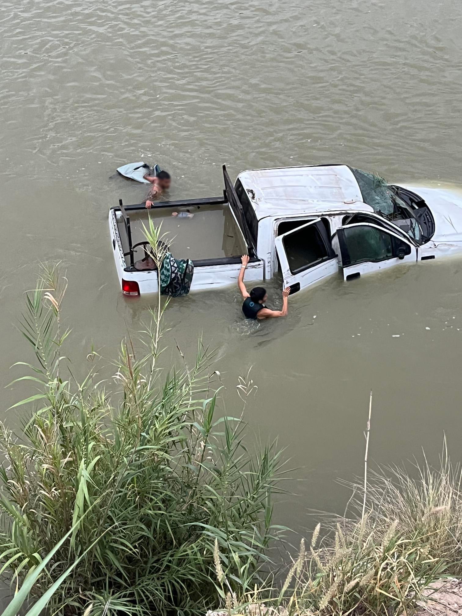 Laredo smuggling attempt ends with truck plunging into the Rio Grande