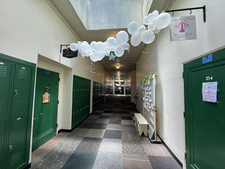 Tiny Texas high school transformed into massive tourist hot spot