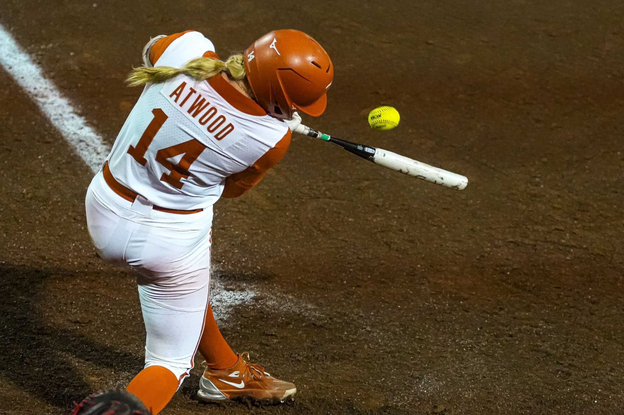Texas softball: Reese Atwood, Longhorns sweep to series win over Auburn