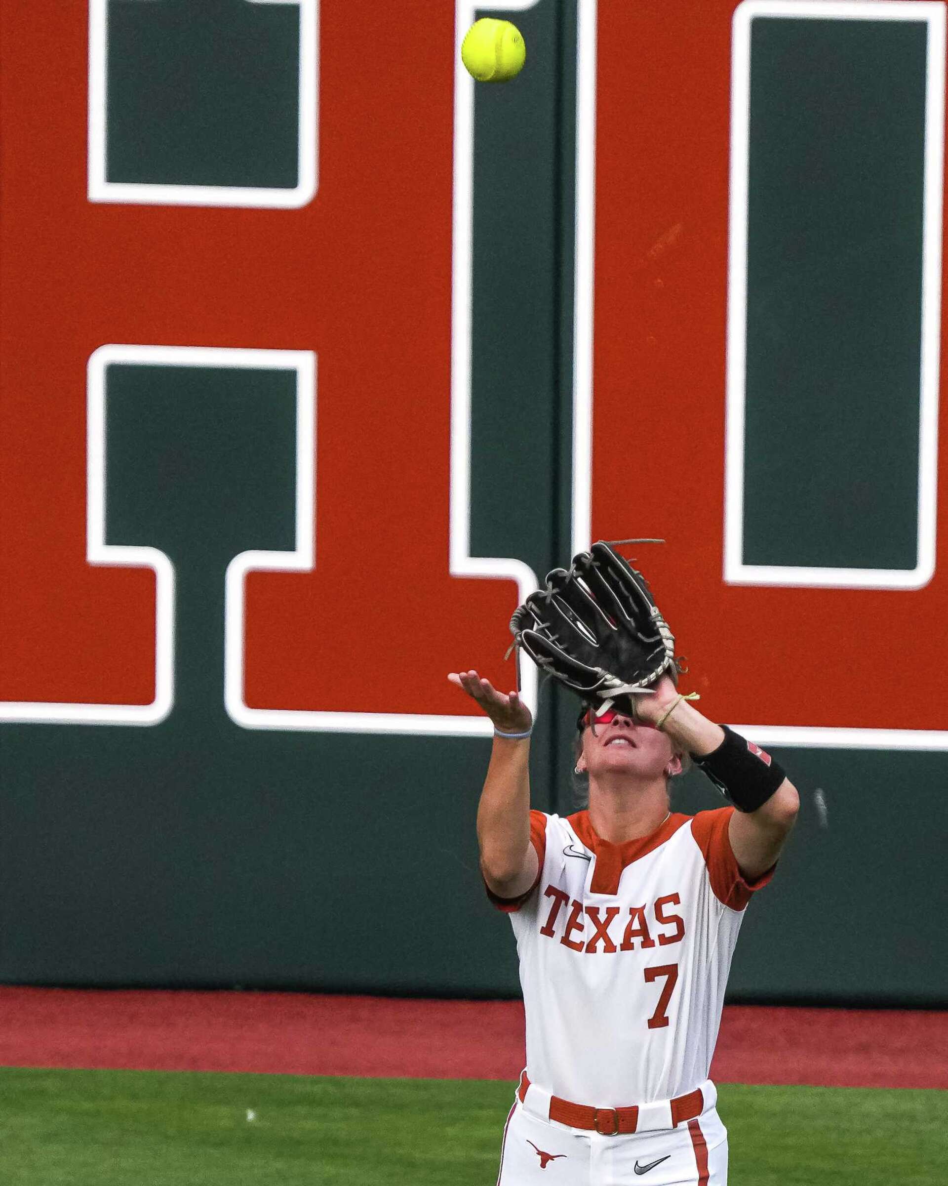Texas softball star Teagan Kavan embraces role as team ace entering SEC ...