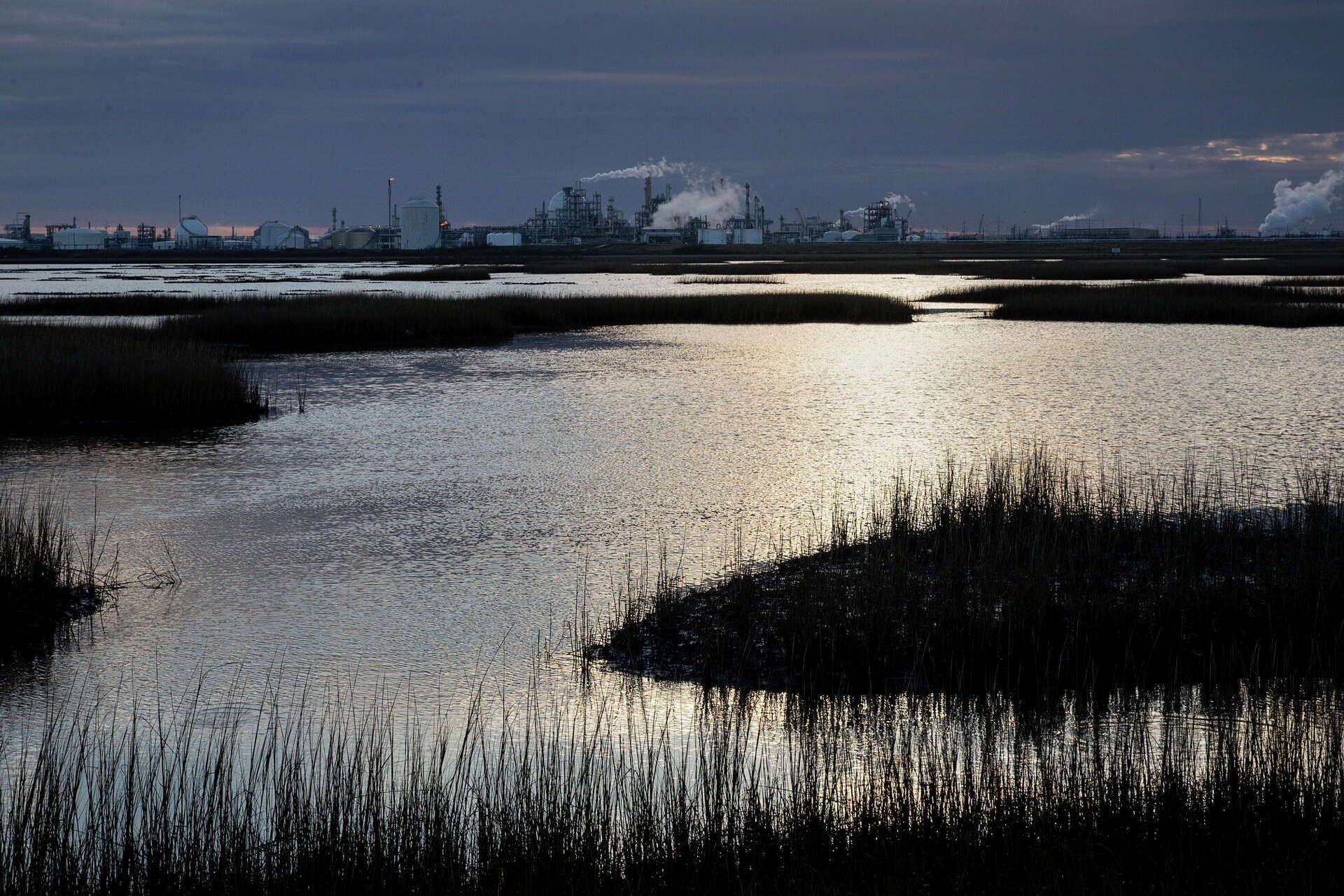 Dow plant fire in Freeport caused 2+ tons of emissions, report says