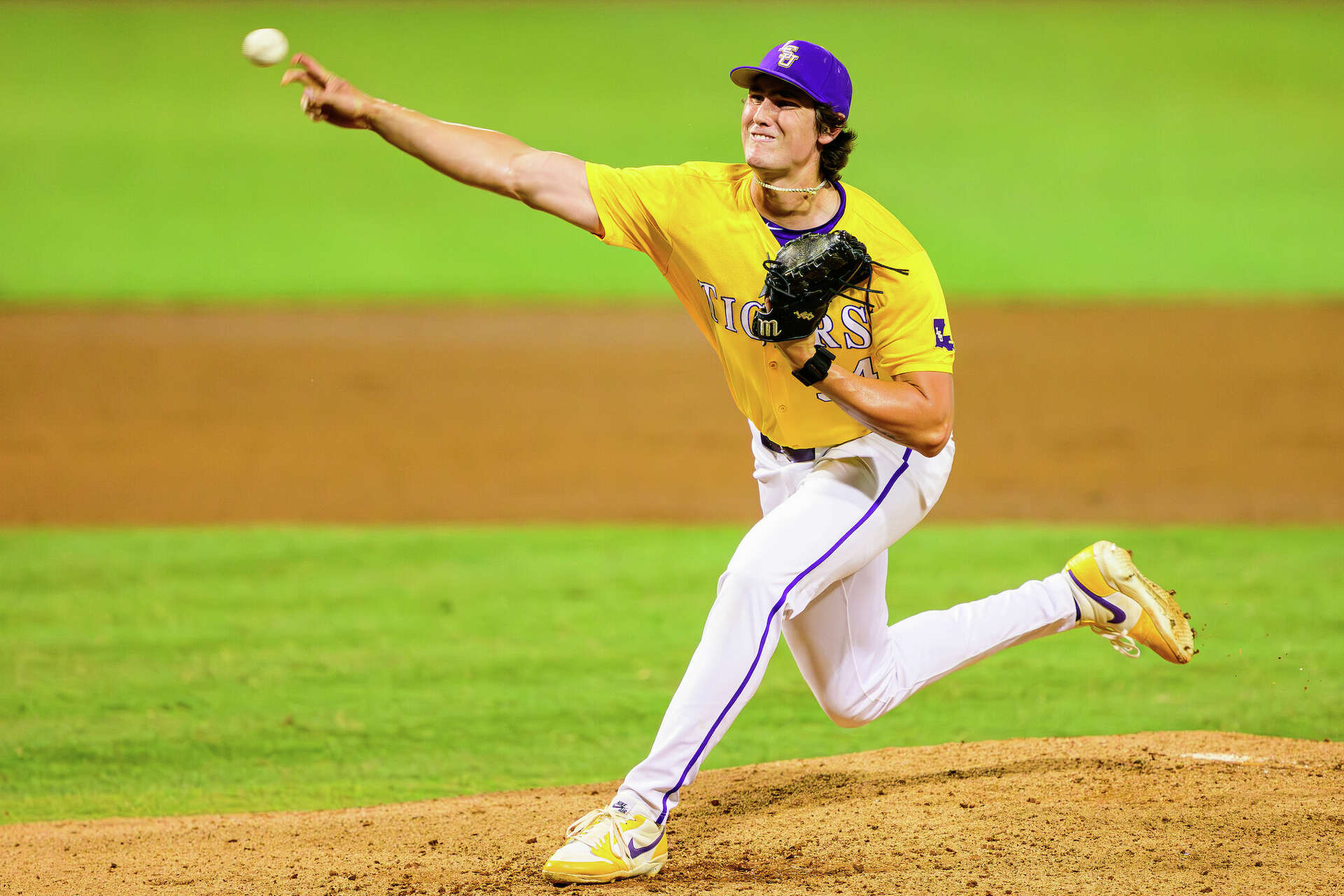 Midland's Shores gets final 4 outs, sends LSU to College World Series