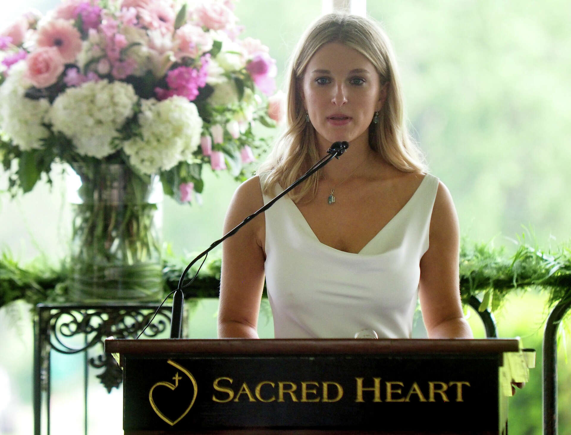 Sacred Heart Greenwich holds 176th commencement ceremony