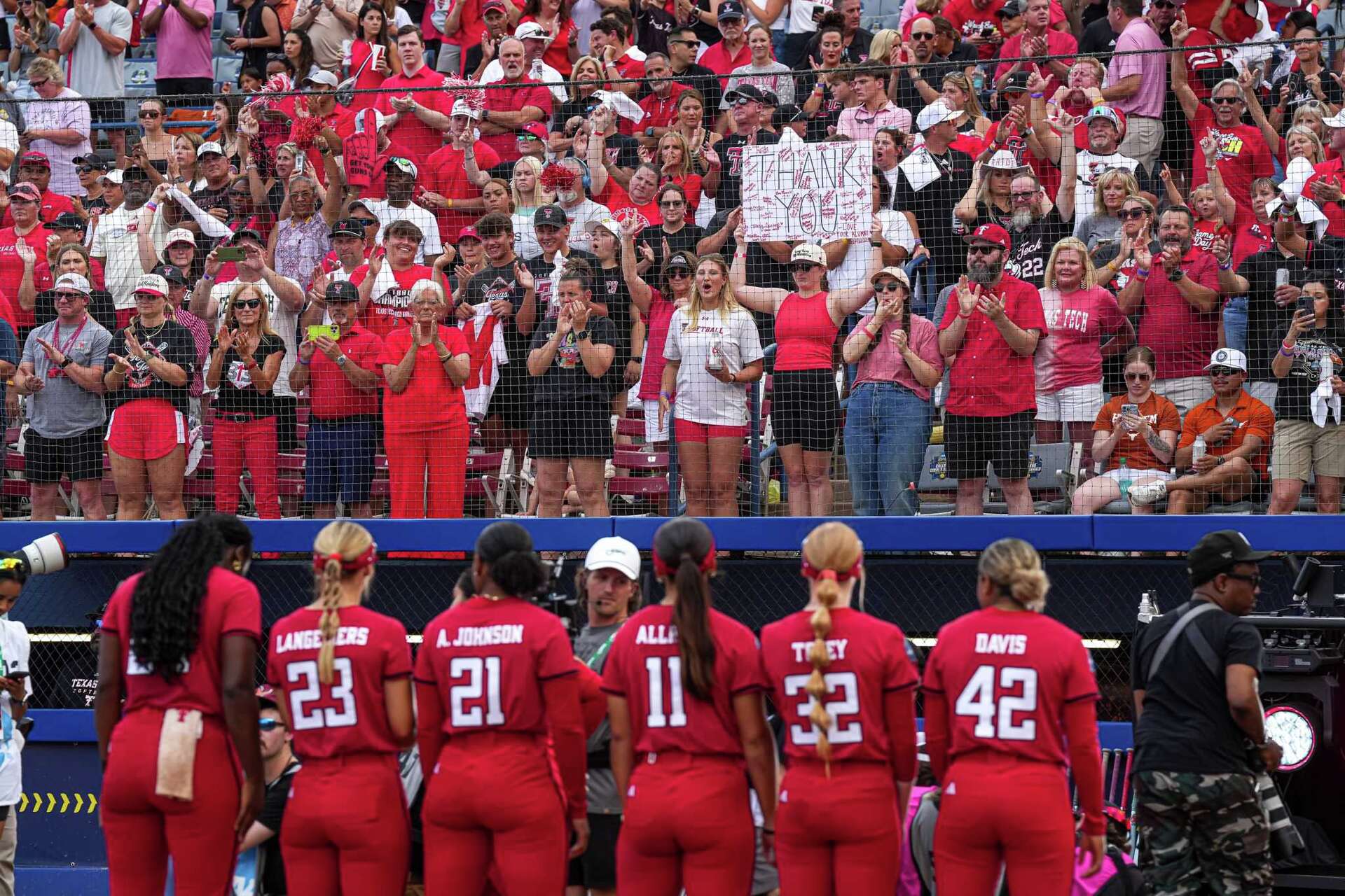 Texas softball vs Texas Tech: Replay as Longhorns win WCWS title