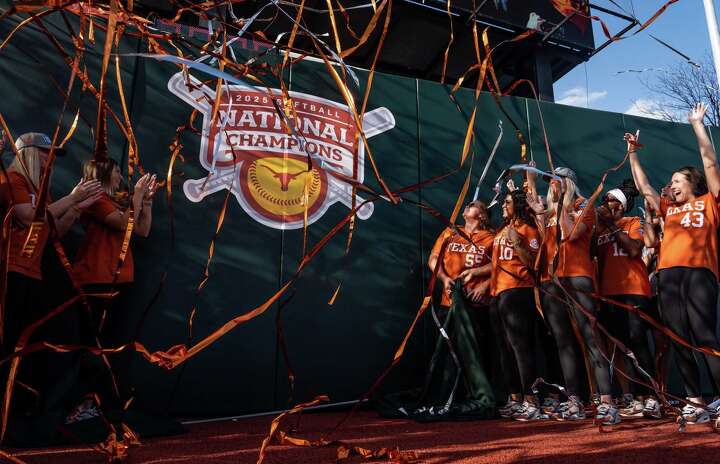 Teagan Kavan, Reese Atwood lead NCAA title defense for Texas softball