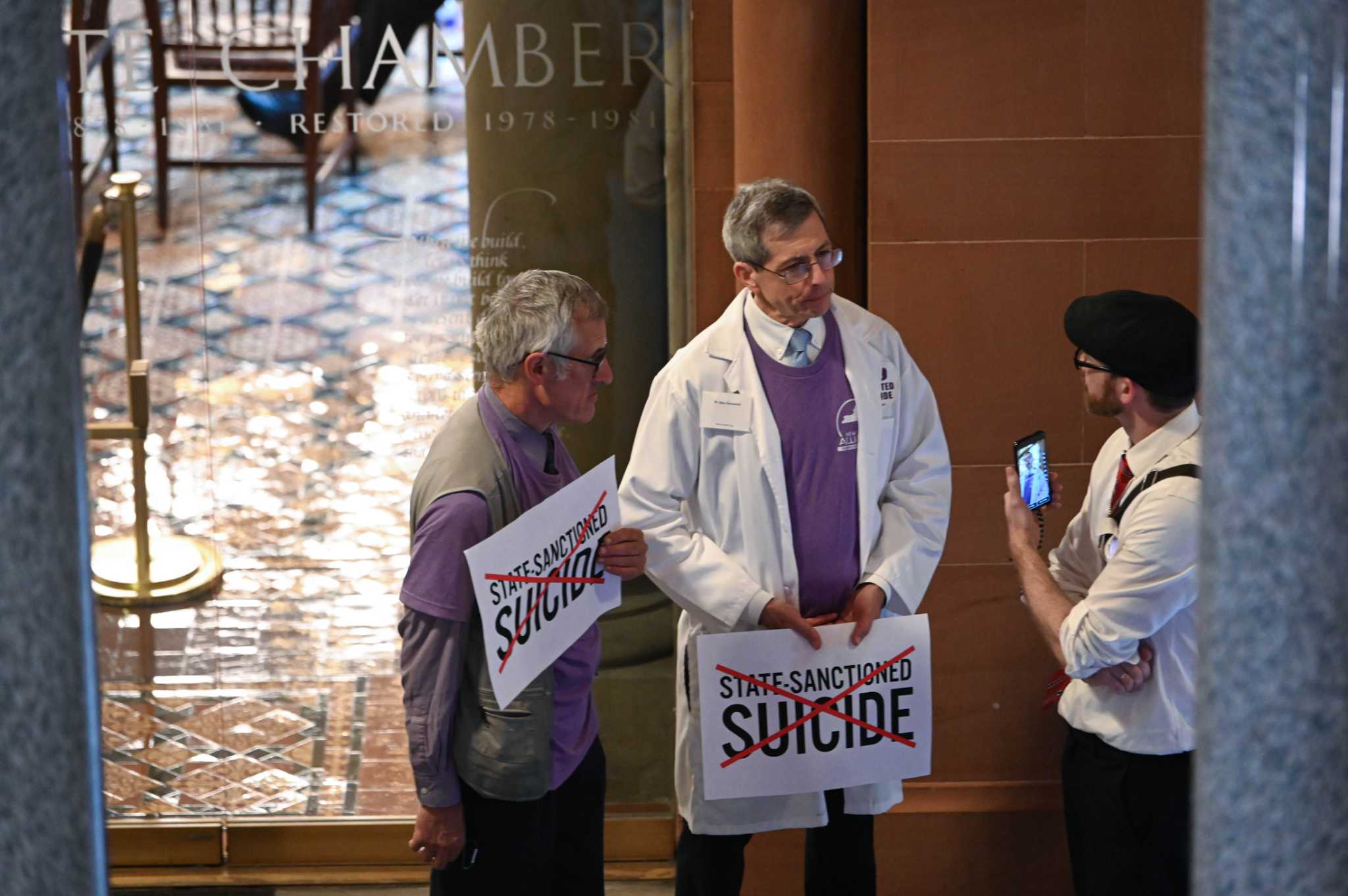 NY Senate approves physician-assisted death legislation