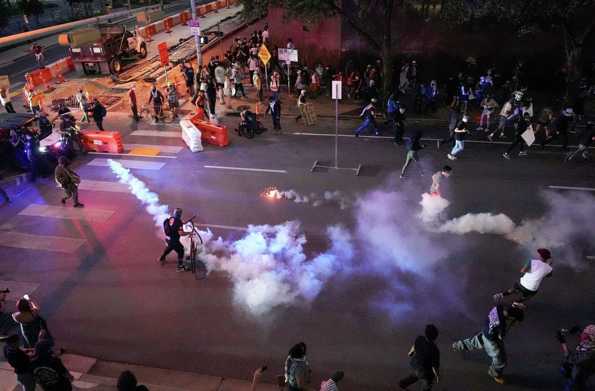 Anti-ICE protest in Austin turns tense amid LA solidarity