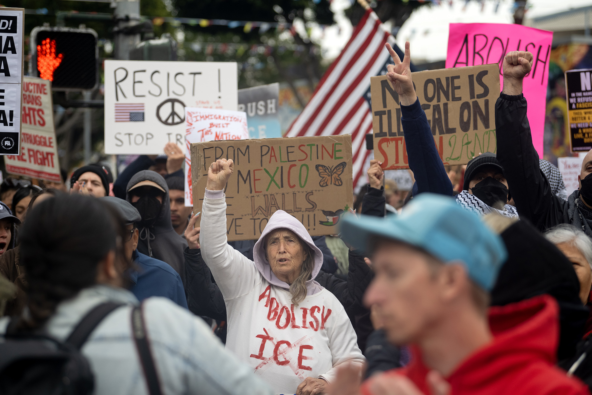 Thousands gather in SF for 'epic battle' against ICE amid Calif. raids