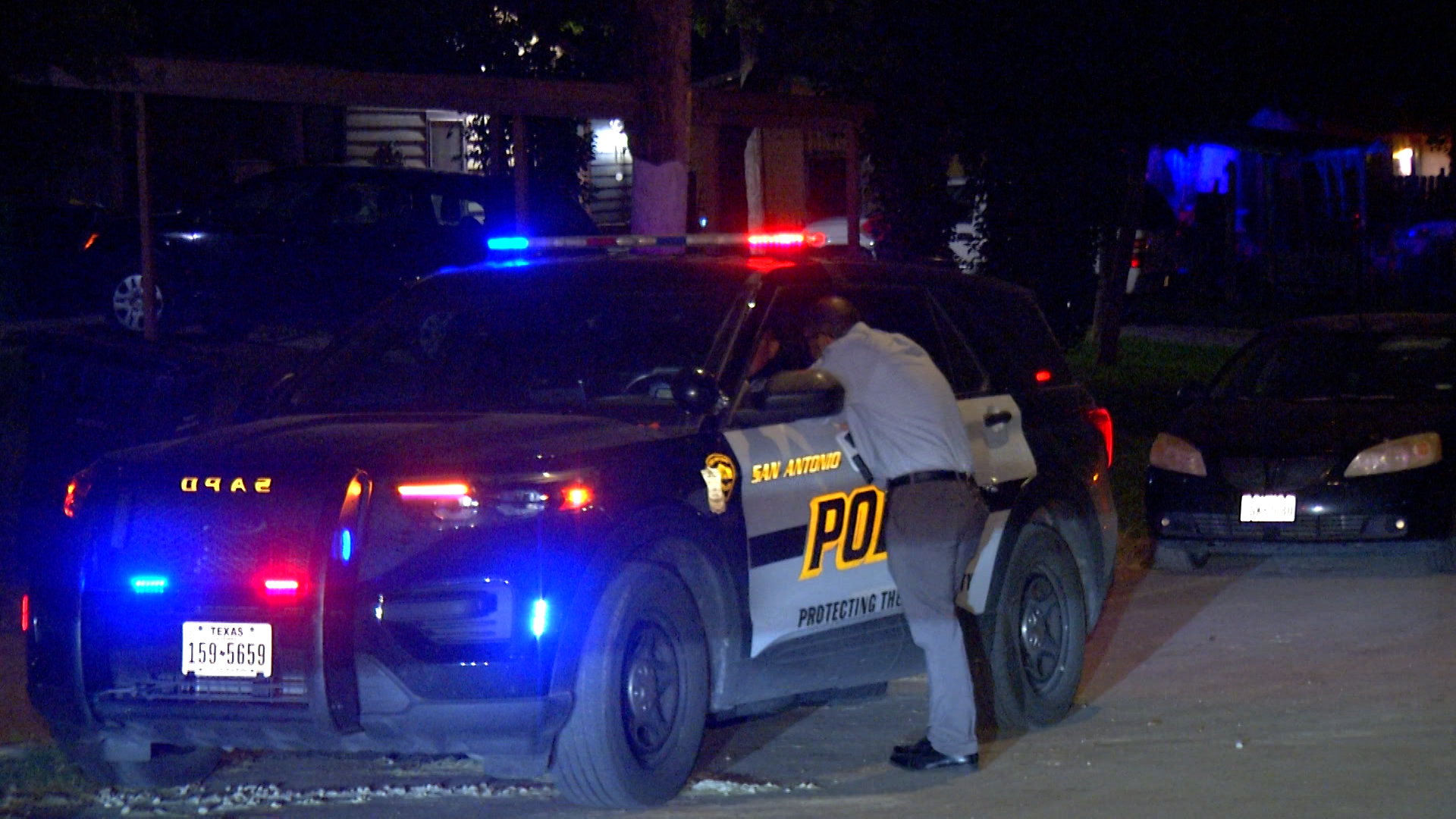 Man ID'd in deadly West Side shooting, suspects remain at large