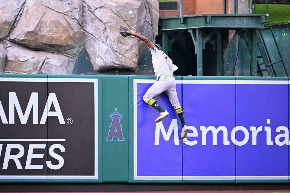 5 of MLB's best snags of all-time after Denzel Clarke's amazing catch