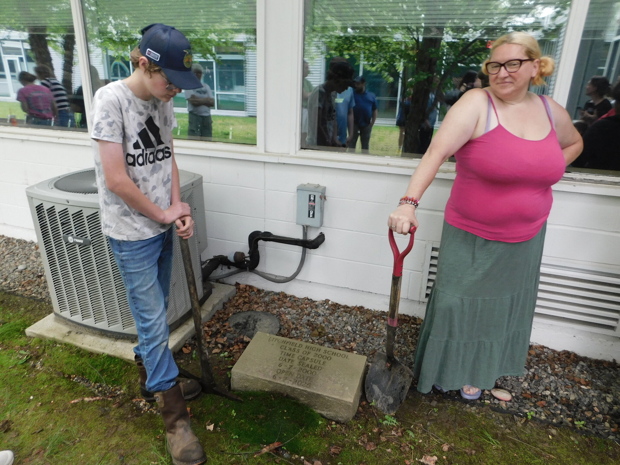 Litchfield students, adults bond over opening time capsule