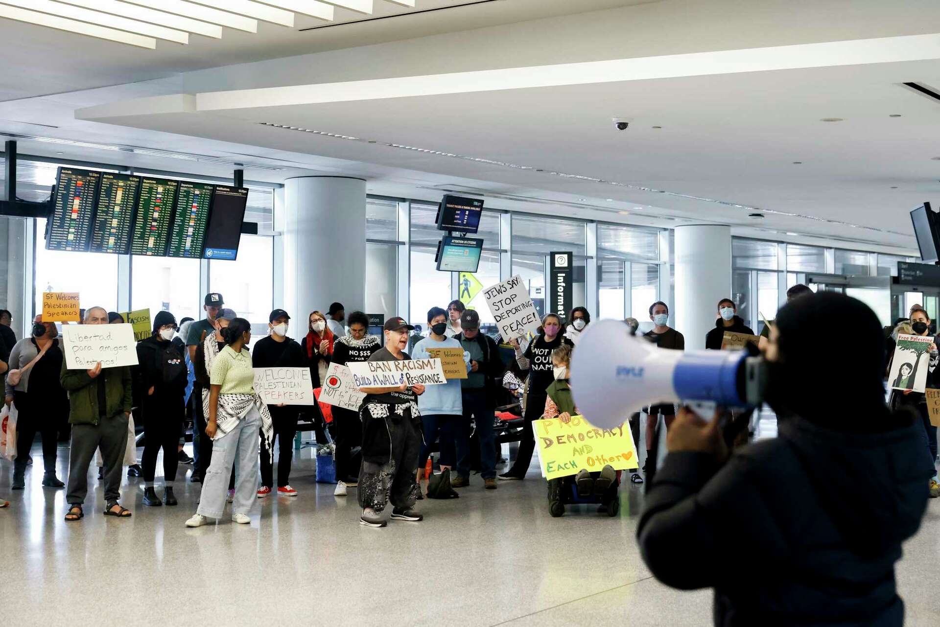 Feds detain two Palestinian visitors at SFO